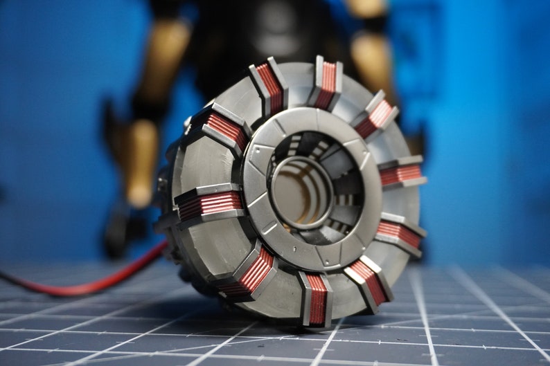 Light-up Iron Man Arc Reactor Prop Replica (with Display Stand and ...
