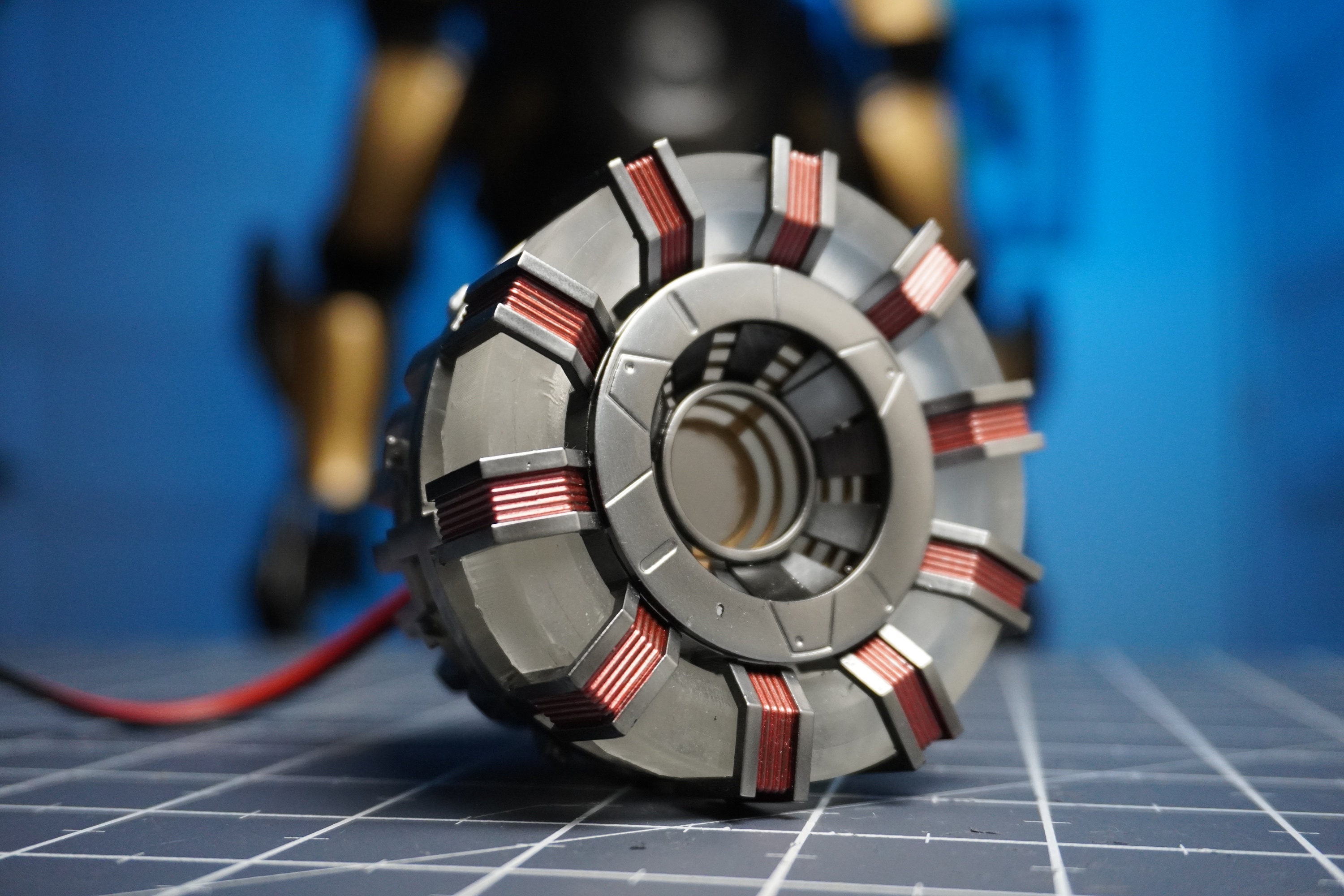 Light-up Iron Man Arc Reactor Prop Replica (with Display Stand and ...