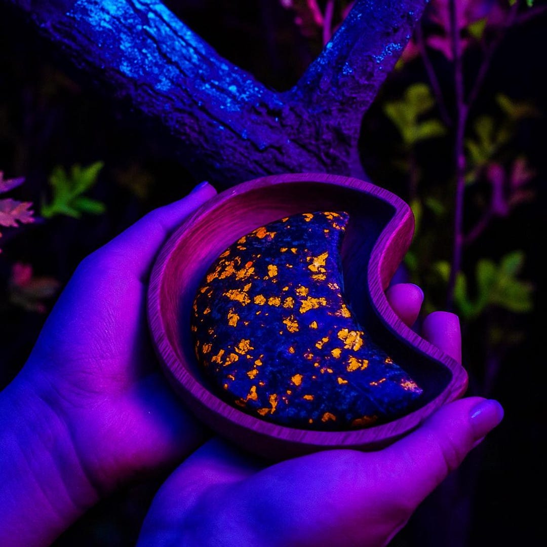 Natural Yooperlite Crystal Moon, Flame Stone Crescent Moon, UV Reactive ...