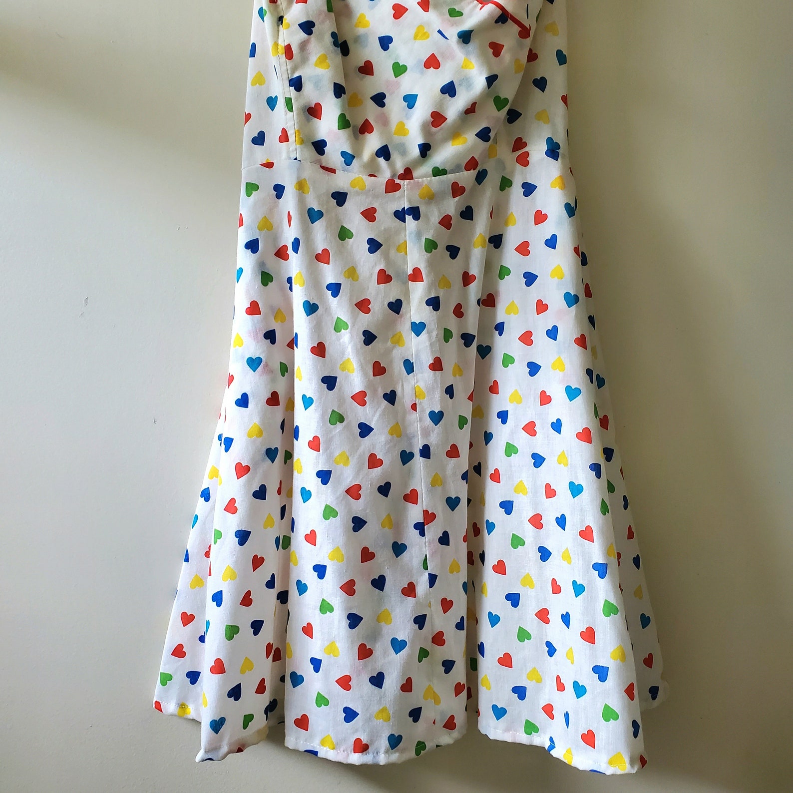 Vintage Heart Pattern Print Dress, Primary Color Colorful Heart Pattern ...