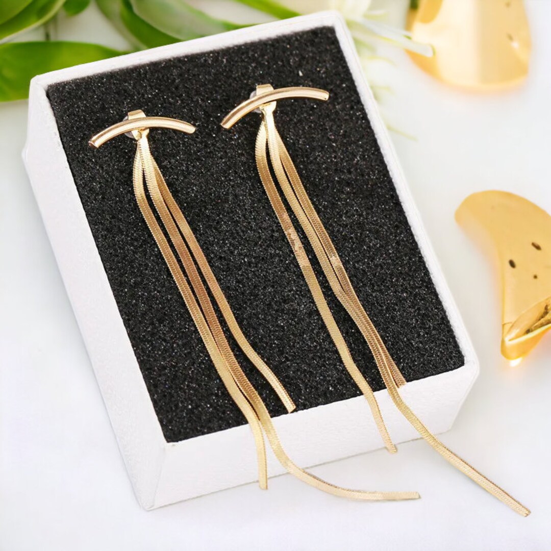 Korean Vintage Chic: LATS 2022 Glossy Arc Bar Long Thread - Etsy