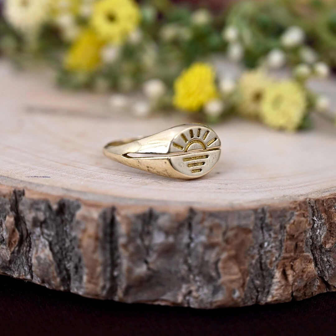 Gold Sun Signet Ring: Engraved Sunrise Jewelry - Etsy