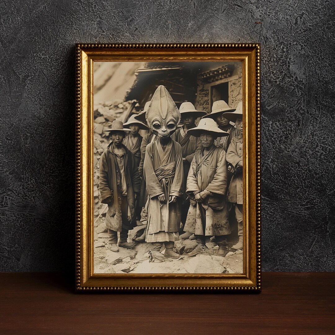 Cute Wise Alien in Tibet - Alien Desert Prints,alien Vintage,old ...