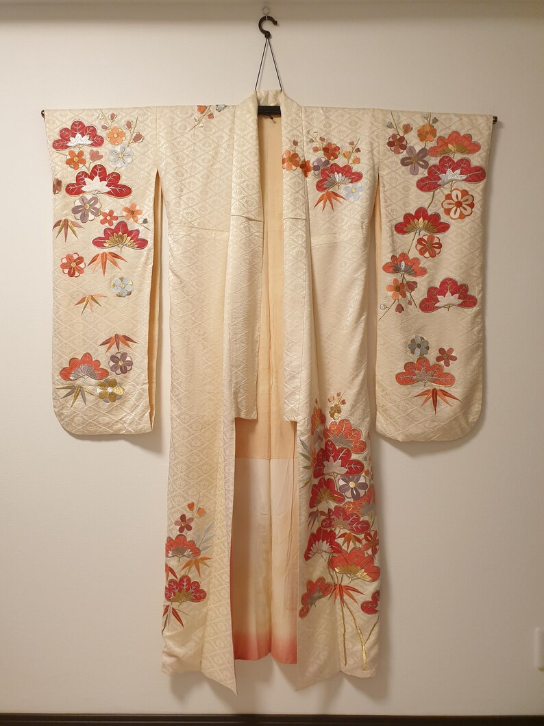 Vintage Furisode Cream Kimono With Beautiful Embroidery of Auspicious ...