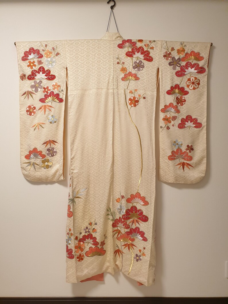 Vintage Furisode Cream Kimono With Beautiful Embroidery of Auspicious ...