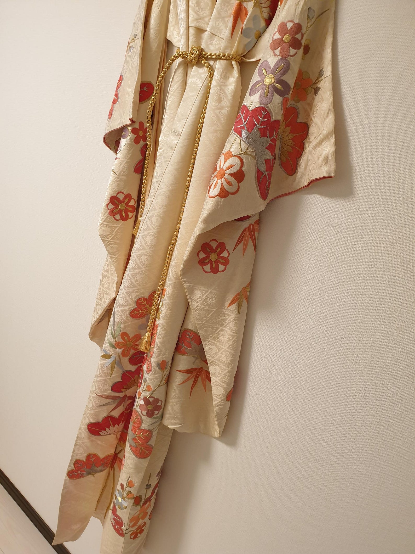 Vintage Furisode Cream Kimono With Beautiful Embroidery of Auspicious ...