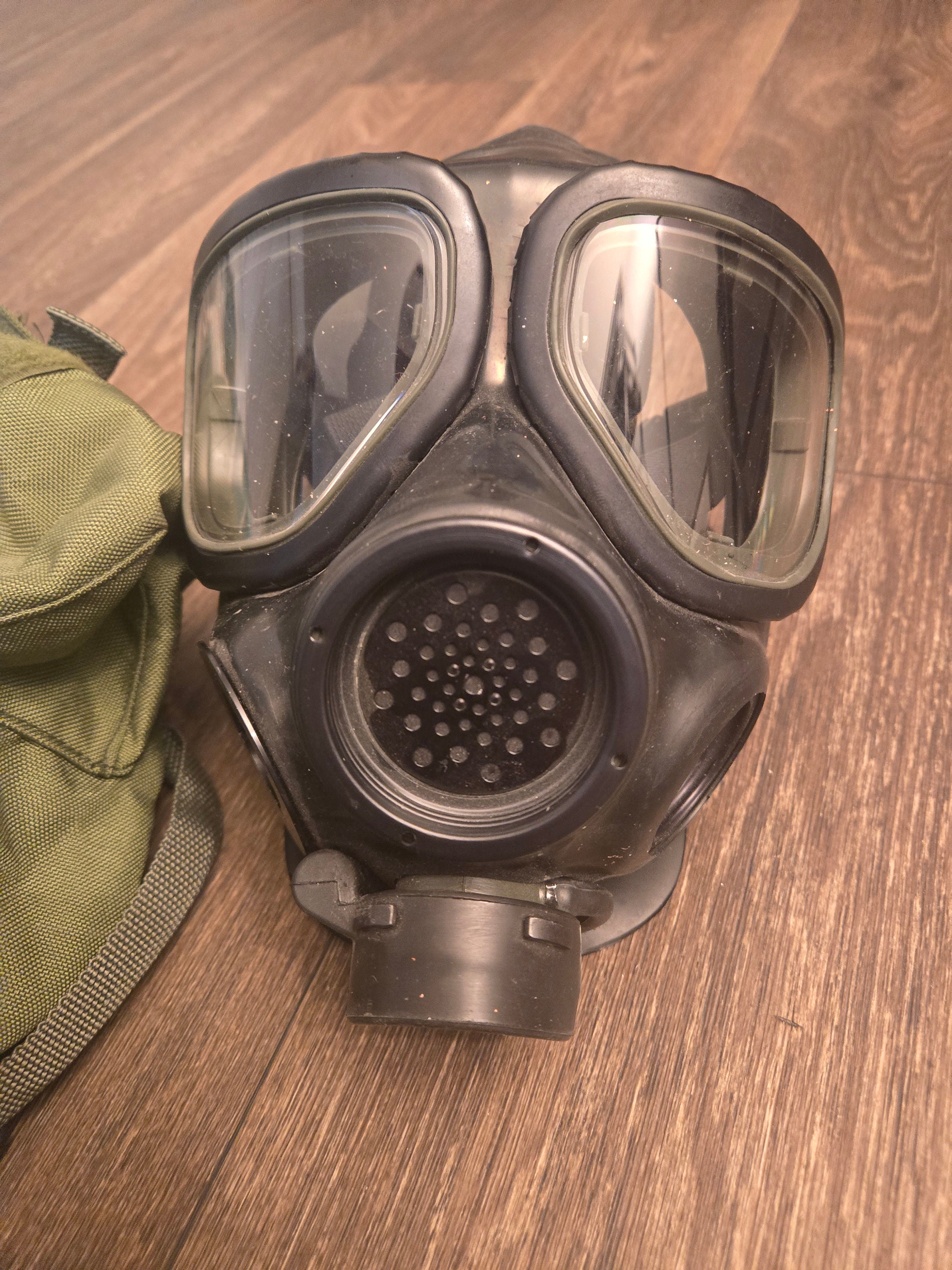 Genuine US Military M40 Gas Mask W/ Chemical Biological Canister ...