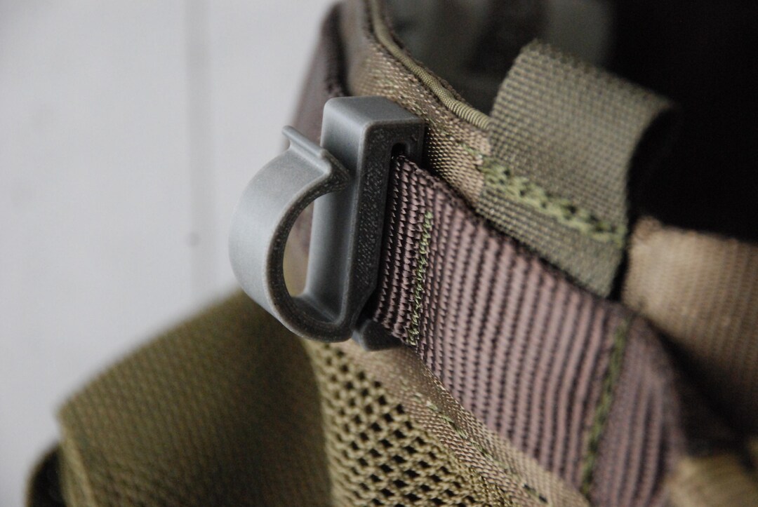 Tactical MOLLE Gear Loop With Retention Clip: Backpack Attachment for ...