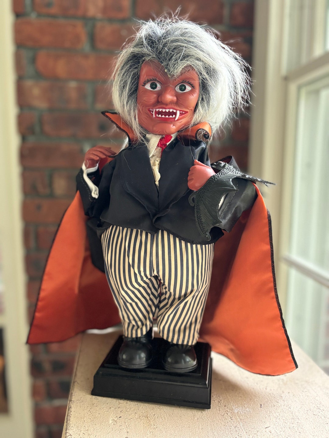 Vintage Halloween Dracula Vampire, Lights up and Moves, Animated ...
