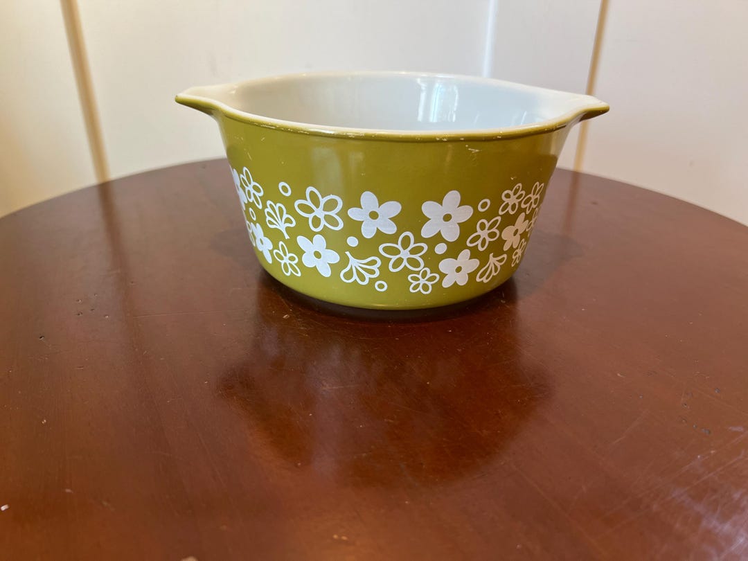 Vintage 1970s Pyrex Avocado Green and White Spring Blossom Crazy Daisy ...
