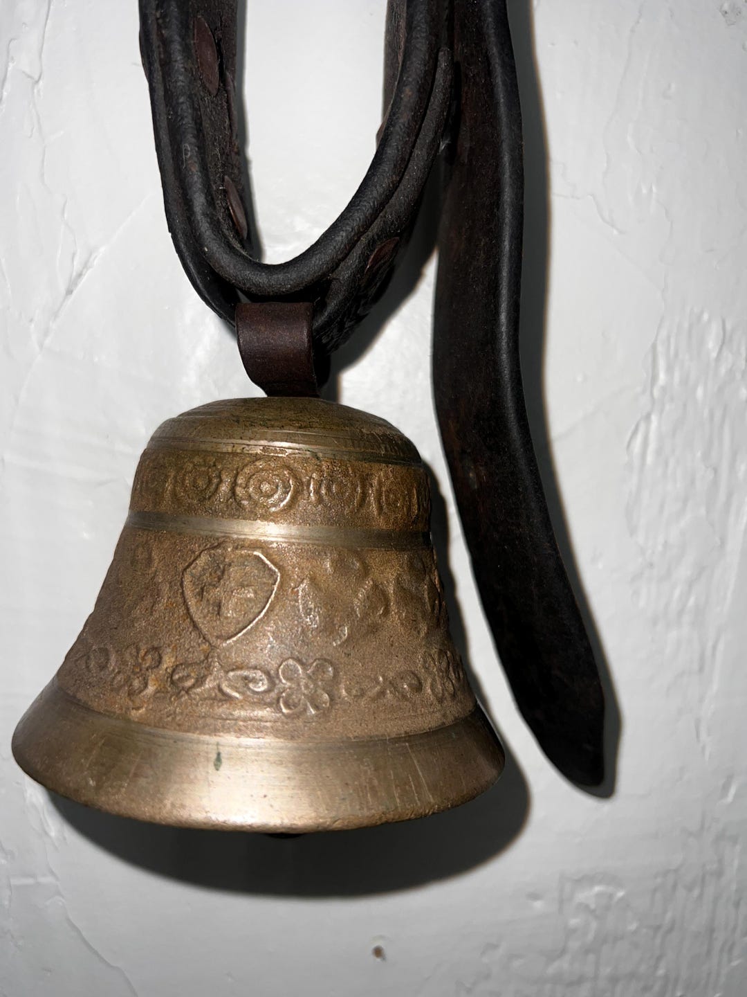 ANTIQUE Swiss CASTED BRONZE Cattle Bell Early 1900s Thick Leather 48 ...