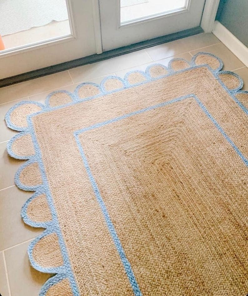 Hand Woven Scalloped Jute Light Sky Blue Border With Natural Jute Rugs ...
