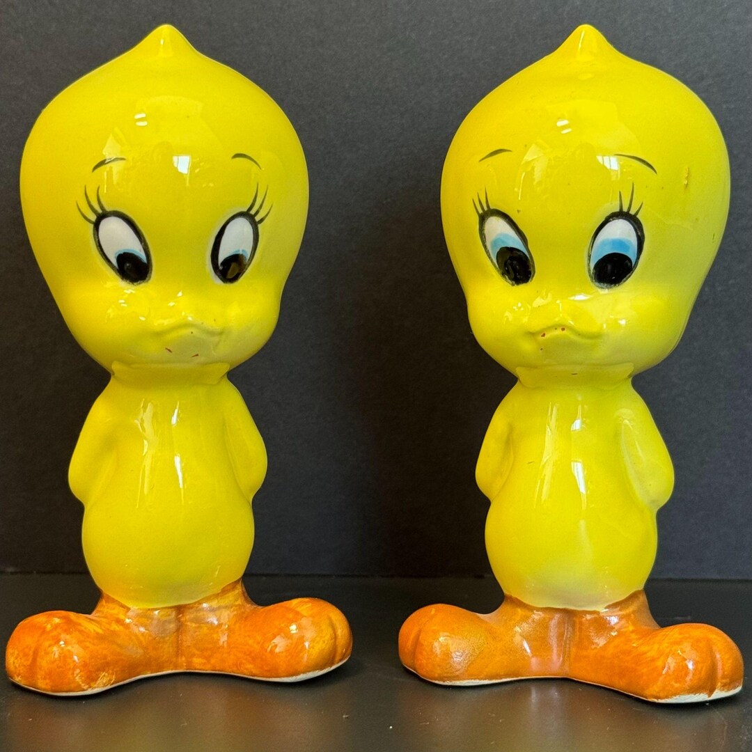 Vintage Marked Warner Bros Tweety Bird Salt and Pepper Shaker Set ...