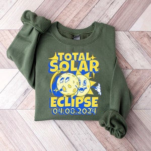 Retro Total Solar Eclipse Sweatshirt, Solar Eclipse Hoodie, 04.08.2024 ...