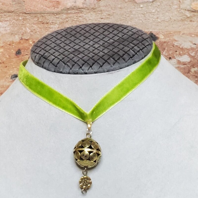 Avatar Necklace - Etsy