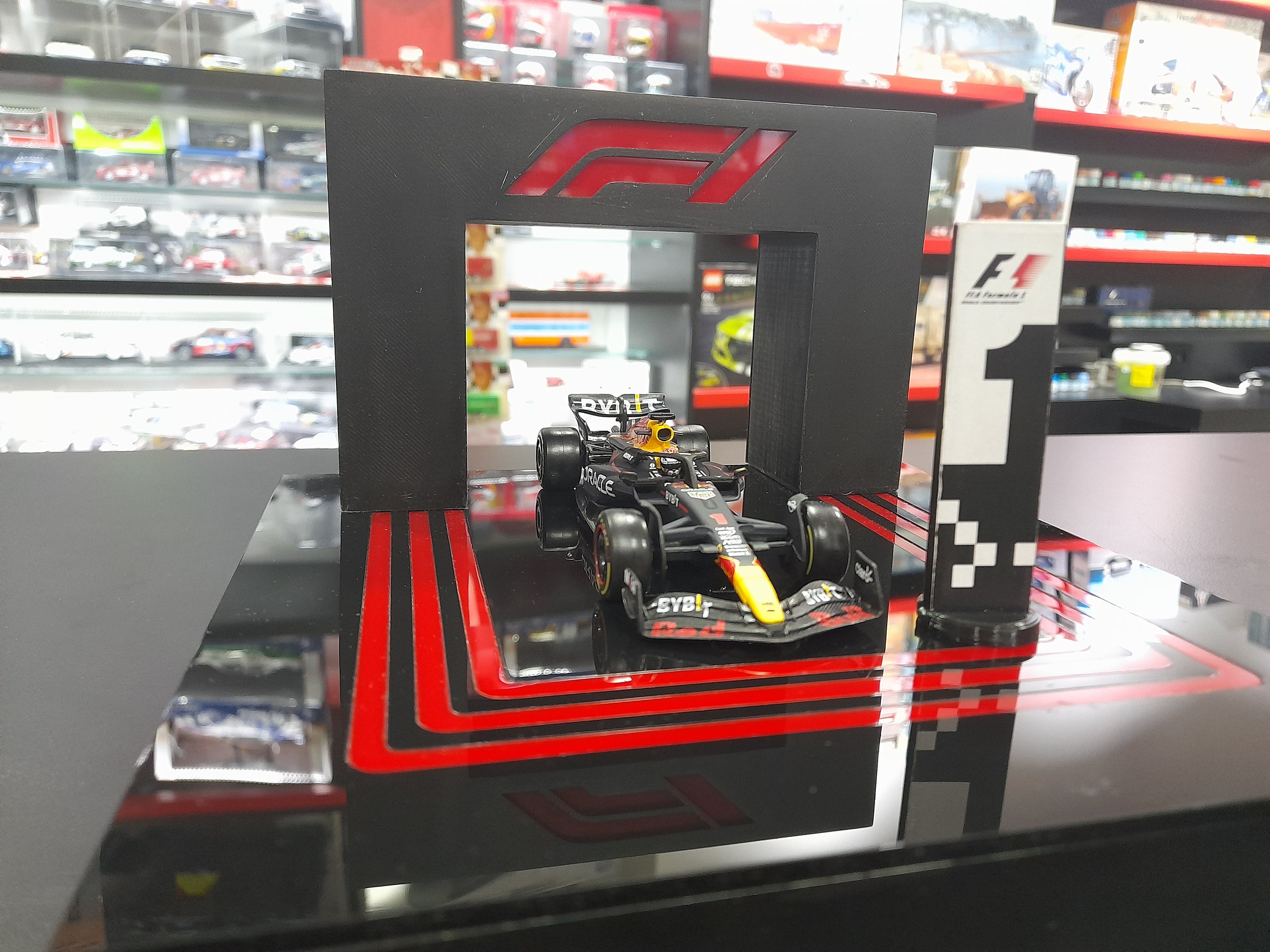 F1 Diorama Stand With Red Night Lights, Formula1 Scale Gift for Night ...