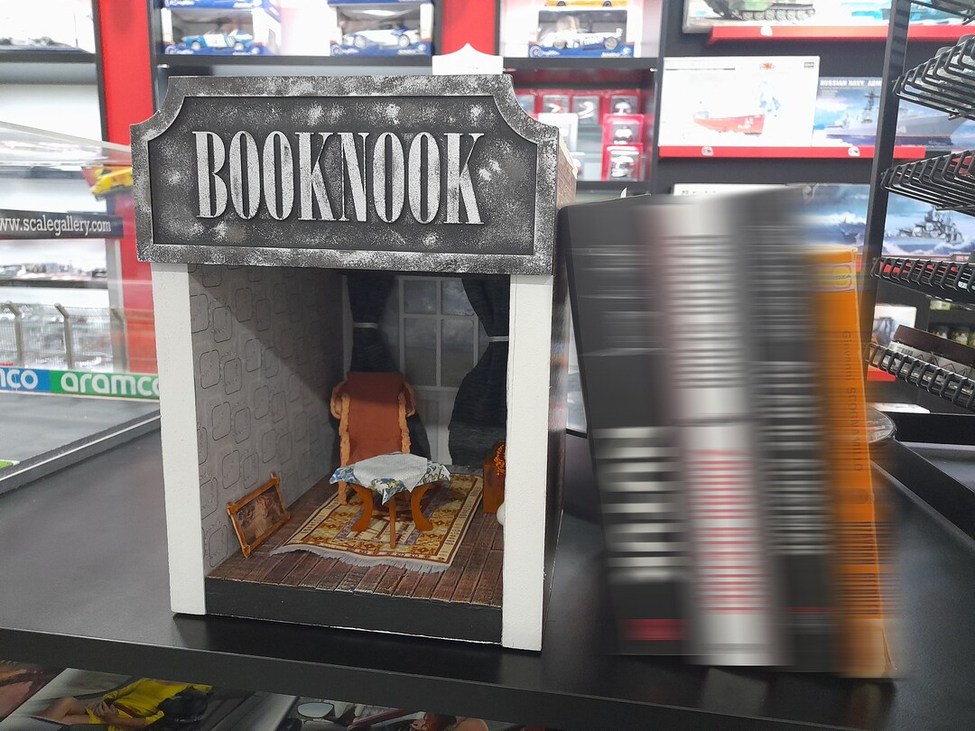 Diorama Miniature Room Bookcase Book Nook, Old Library Book Nook, Library Book Nook, Bookends ...