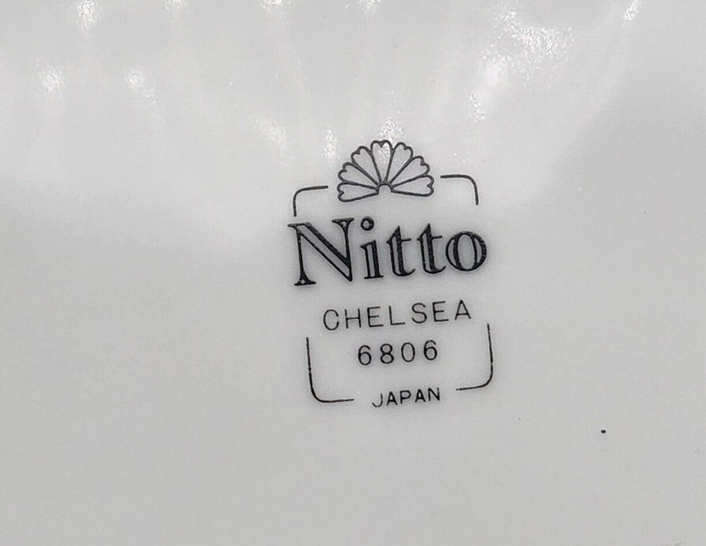 Vintage Nitto China Chelsea 6806 Dinner Plates White Gold Trim and ...