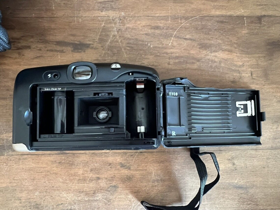 Vintage POLAROID 200 BF 35mm Camera Tested Works Peerfectly - Etsy