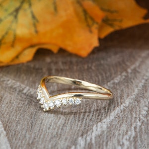 V Shape Tiara Eternity Wedding Band, Curved Moissanite Wedding Band ...