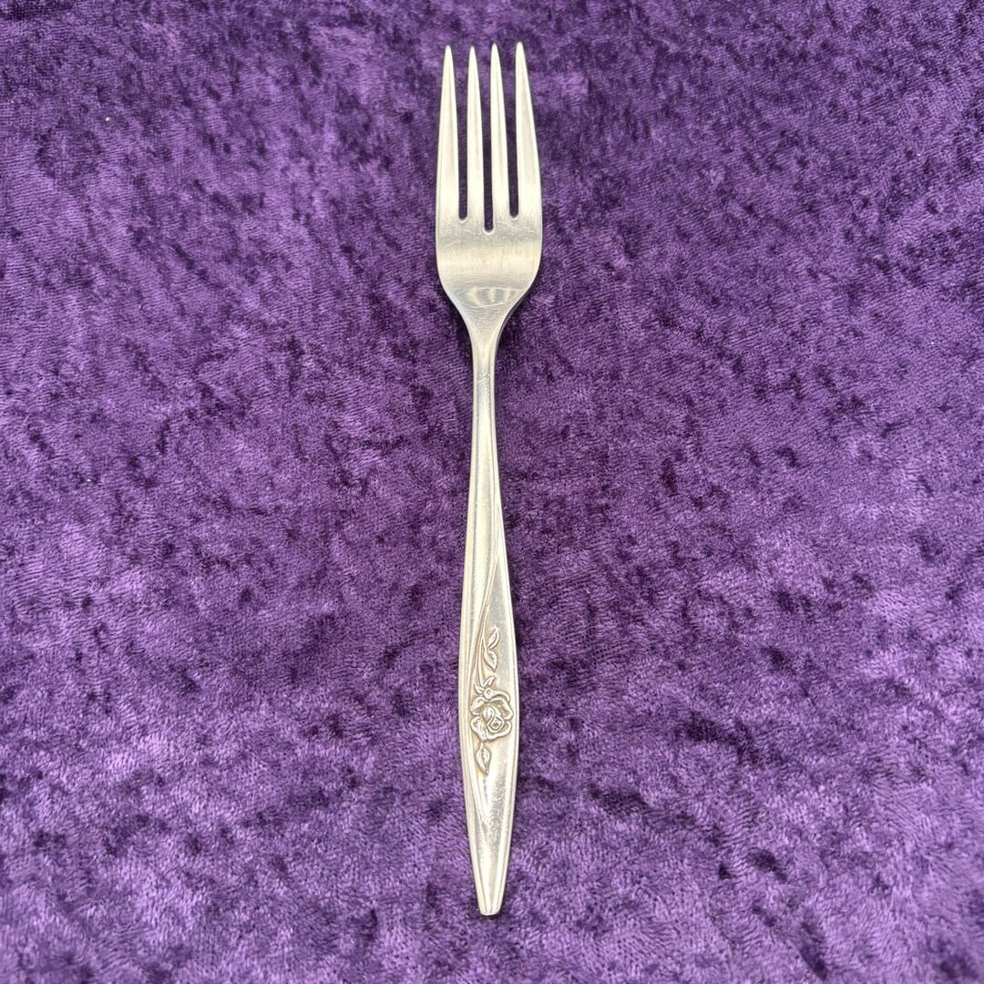 LASTING ROSE Oneida Deluxe Stainless Vintage Flatware - 1 Dinner Fork ...