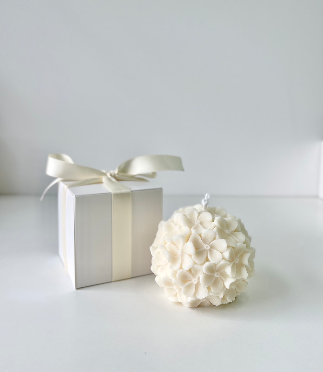 Flower Ball Candle – Elegant Floral Soy Wax Candle, Romantic Home Decor ...
