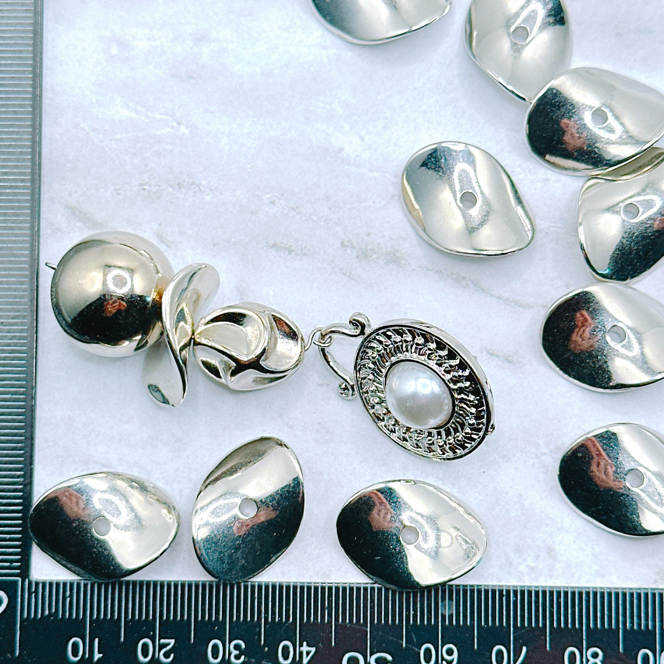 10pcs Twisted CCB Plastic Spacer Beads, Shiny Silver Curved Disc Beads ...