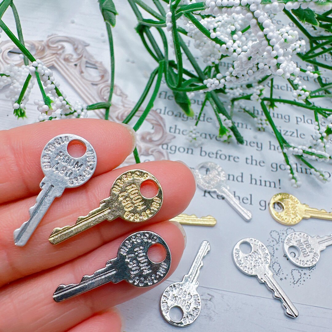 4pcs Vintage Style Room Key Replica Pendants, Gold/silver/matte Silver ...