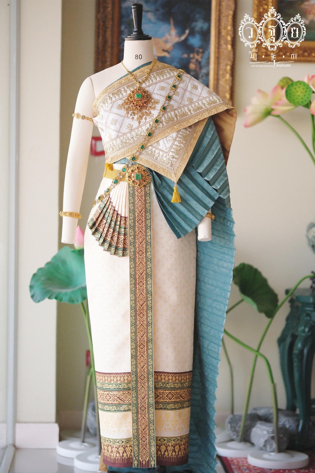Handmade Thai Emperor Dress: Pre-wedding Photoshoot Outfit - Etsy