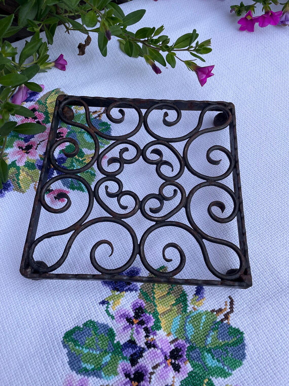 Vintage Metal Hot Pot Stand, Iron Hot Pot Holder, Cast Iron Trivet, Hot ...