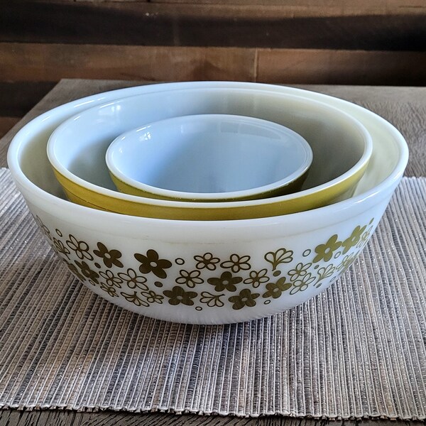 Pyrex Green Daisy Bowls - Etsy