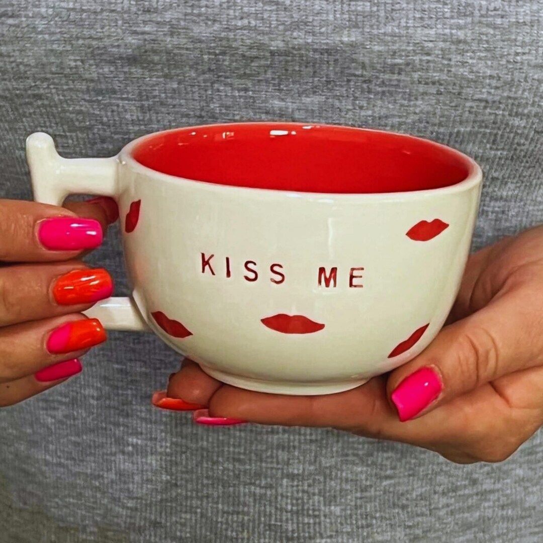 Kiss Me Mug With Special Lips - Unique Gift for Lovers & Romantic ...
