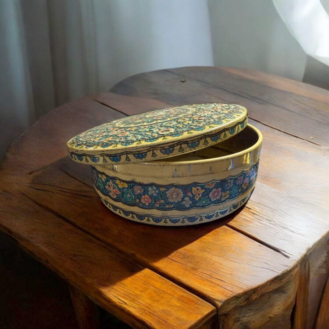 1950s Vintage Huntley & Palmer Round Biscuit Tin – Collectible Tin Box ...