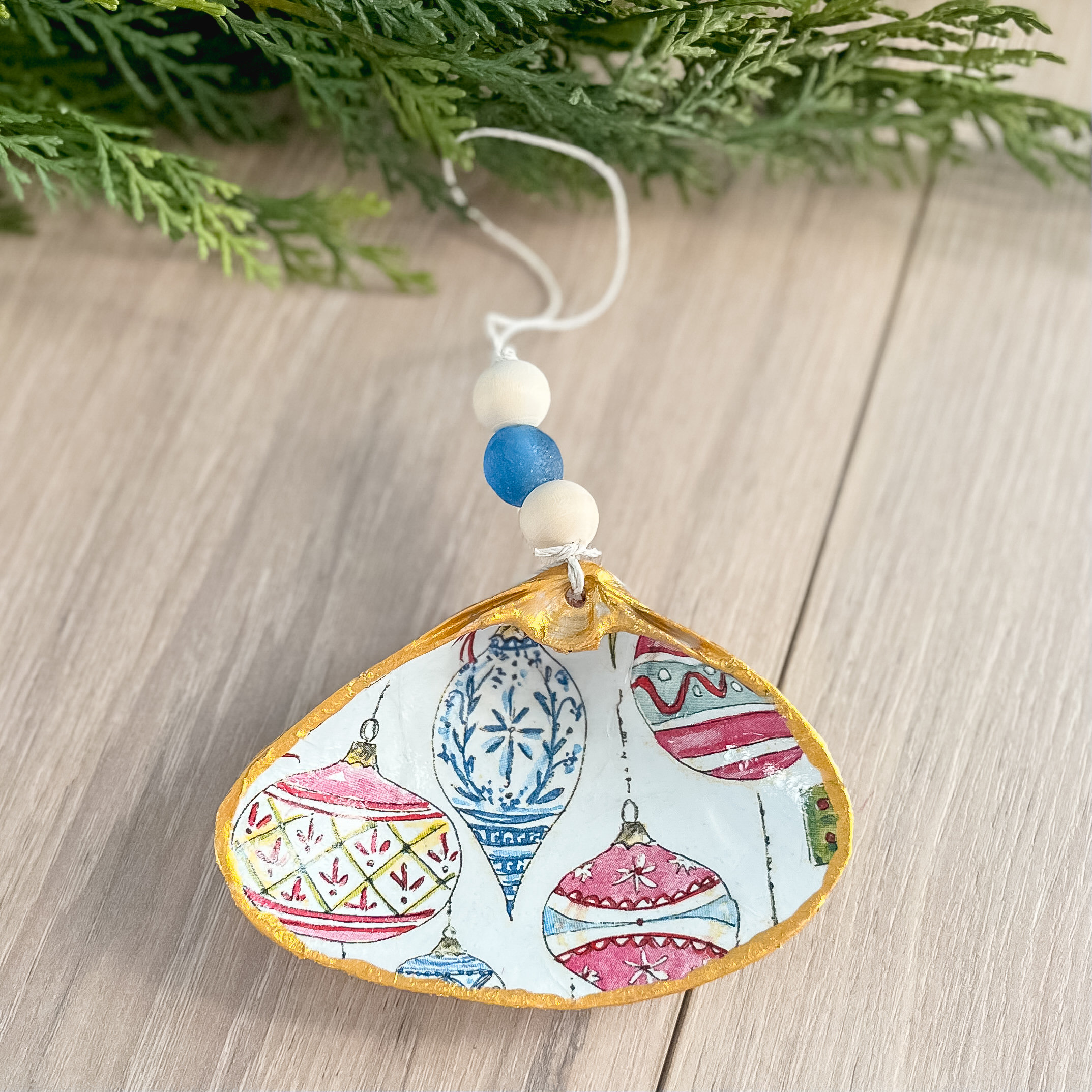 Clam Shell Christmas Ornament, Christmas Gift, Decoupage Clam Shell ...