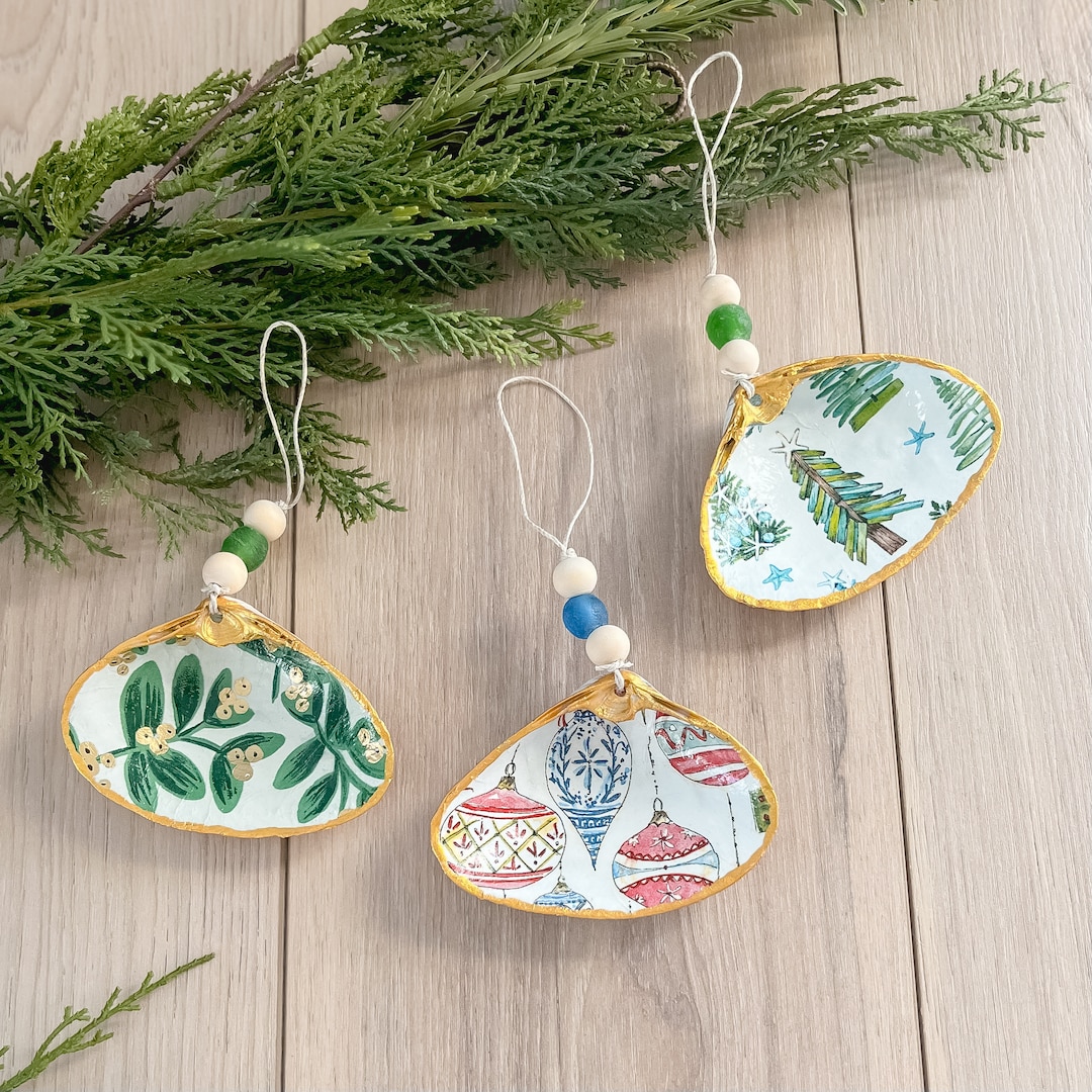 Clam Shell Christmas Ornament, Christmas Gift, Decoupage Clam Shell ...