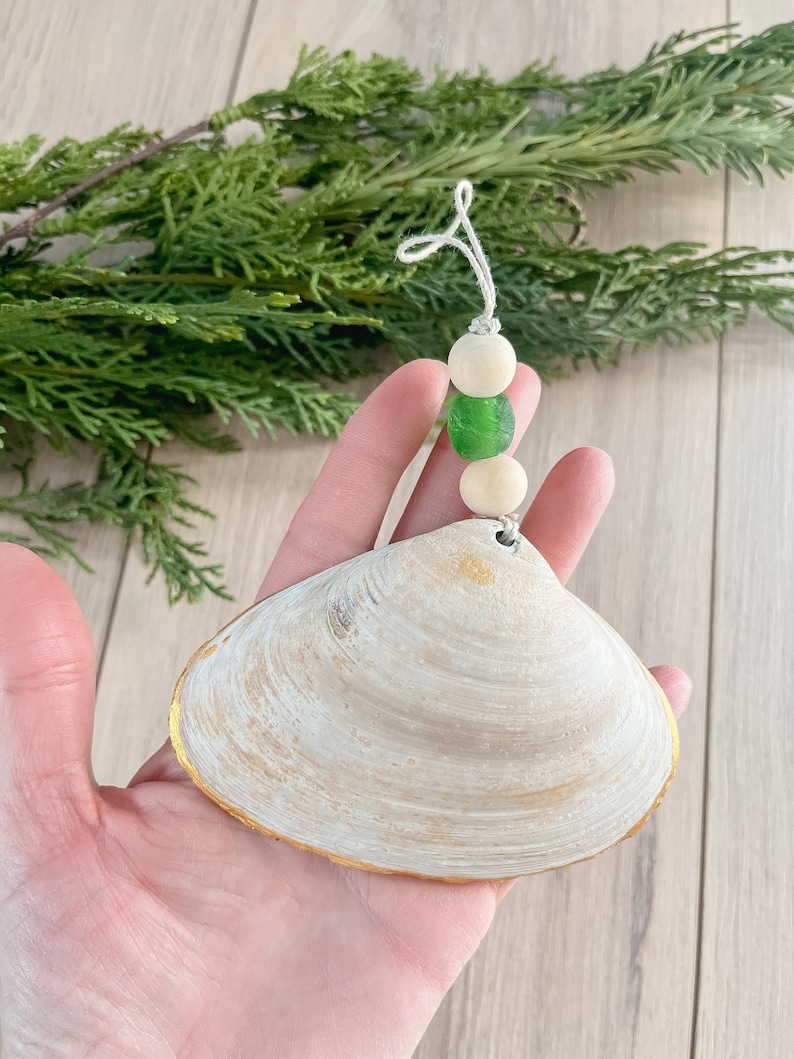 Clam Shell Christmas Ornament, Christmas Gift, Decoupage Clam Shell ...