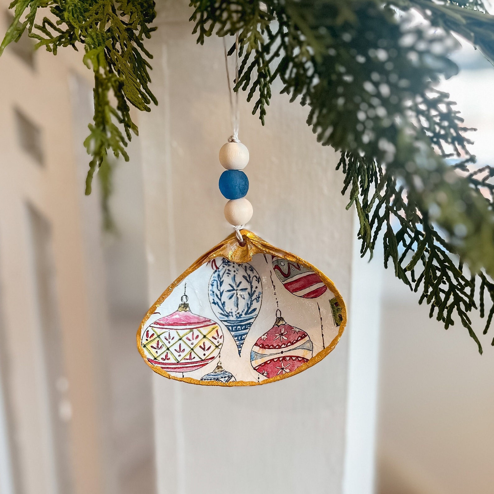 Clam Shell Christmas Ornament, Christmas Gift, Decoupage Clam Shell ...