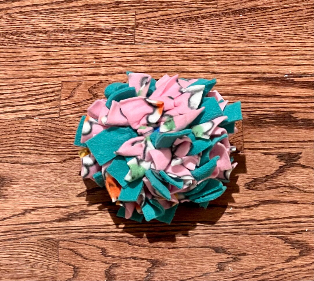 Sm Snuffle Ball Interactive Treat Dispenser for Dogs, Cats, Small ...