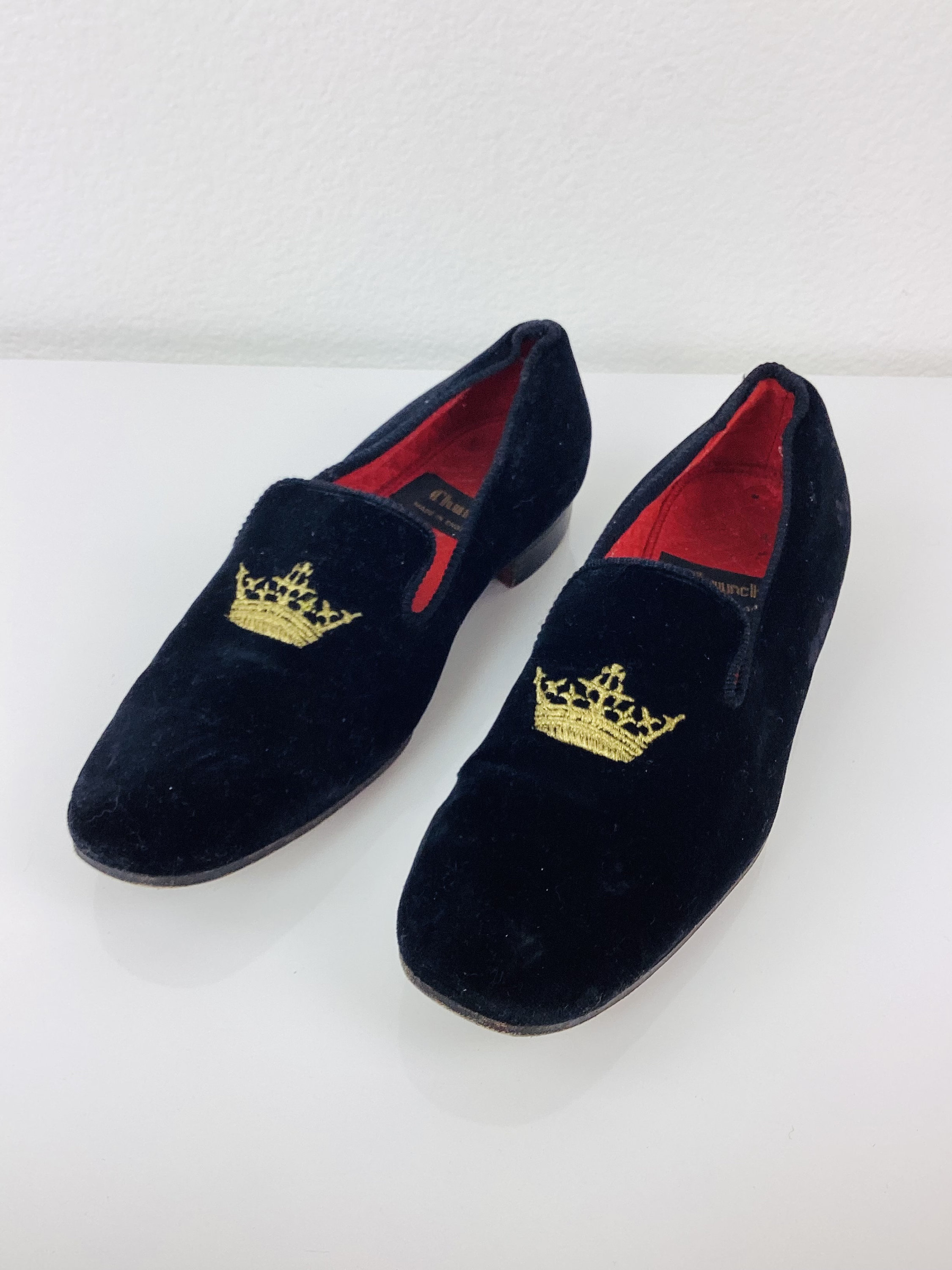 Vintage BLACK VELVET CHURCH Gold Metallic Crown Embroidered Vintage BLACK VELVET CHURCH Gold Metallic Crown Embroidered