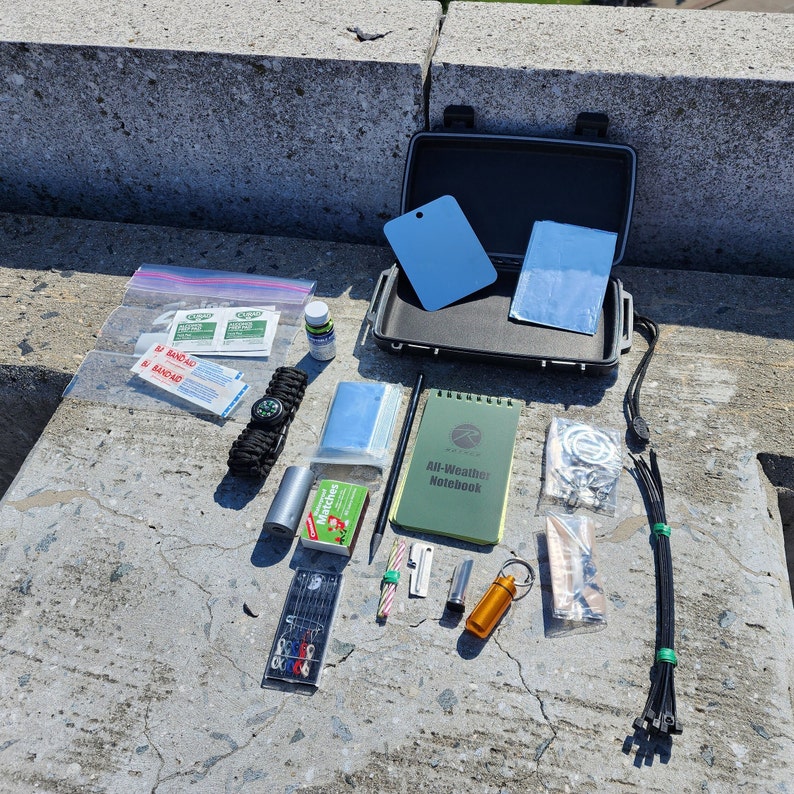 Compact Survival Kit: Essential Gear for Emergency Preparedness ...