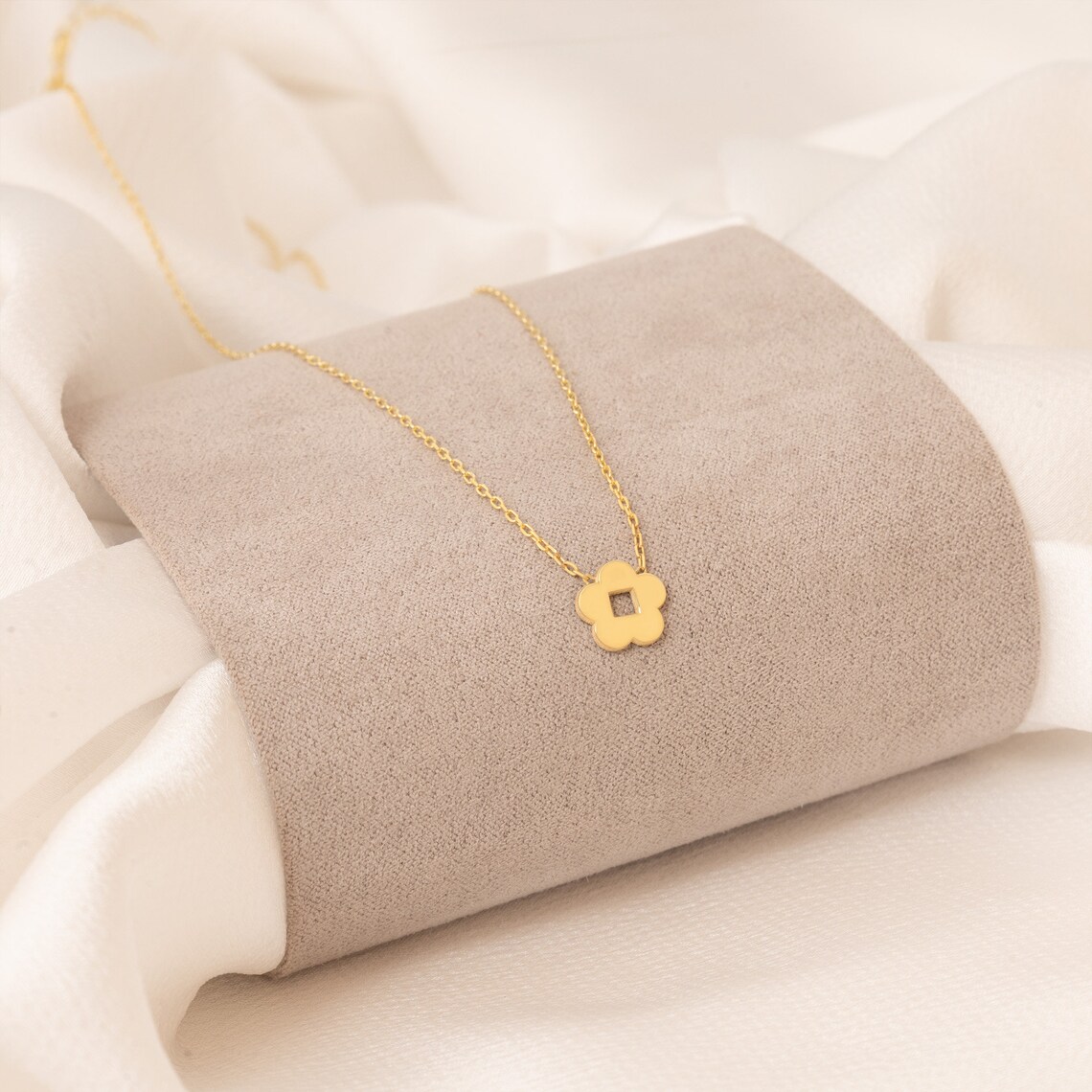 14K Solid Gold Minimalist Daisy Necklace - Real Gold Dainty Daisy ...