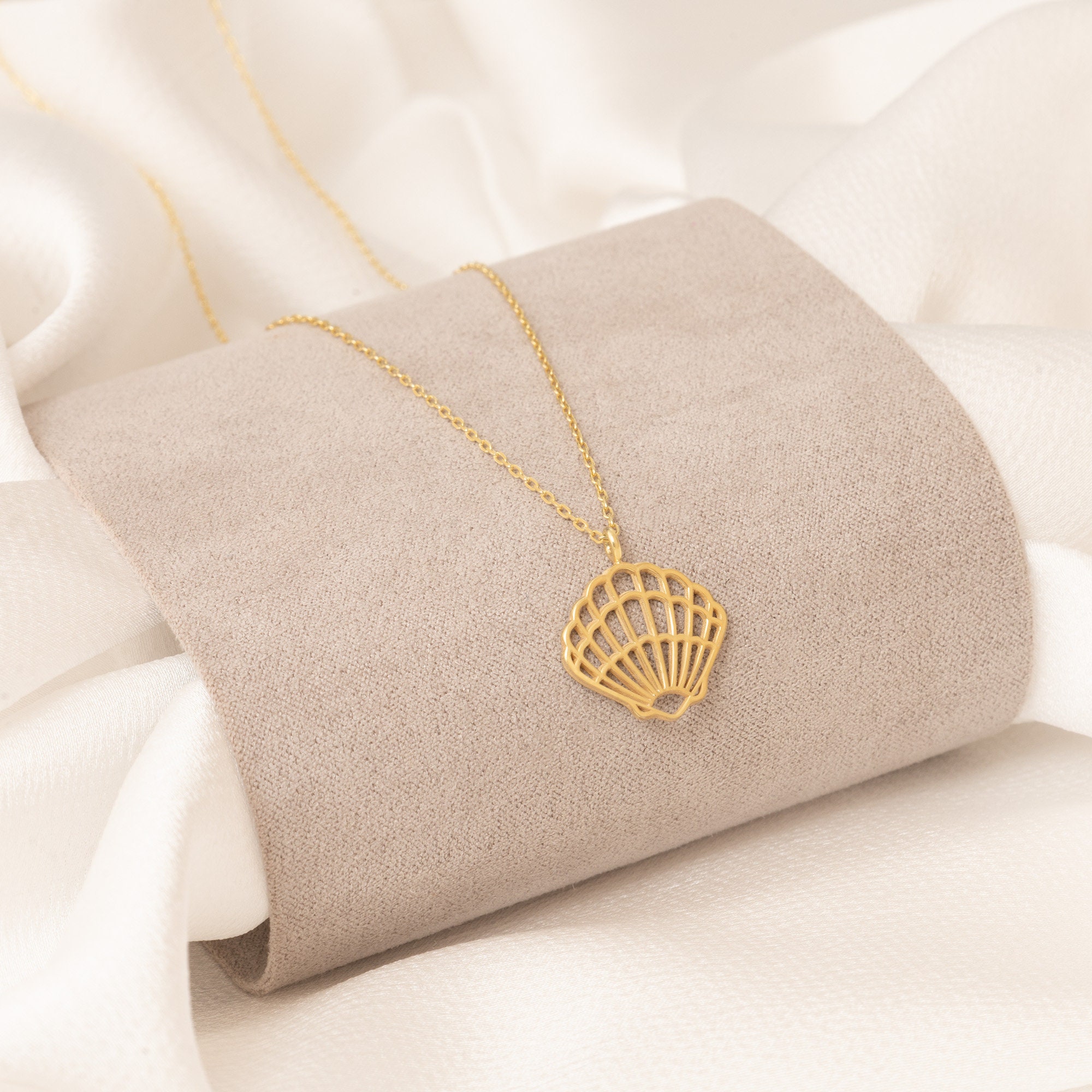 14K Solid Gold Sea Shell Necklace - Real Gold Lucky Charm - 14K Gold ...
