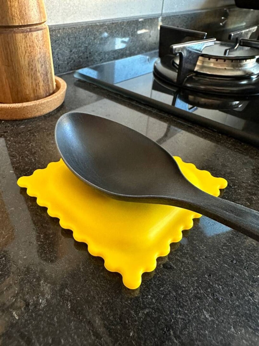 Quirky Cartoon Biscuit Soup Spoon Rest Silicone Heat-resistant and Anti ...