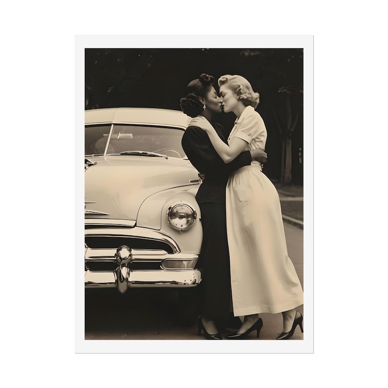 Impression d'art lesbien interracial inspirée des années 1950, couple ...