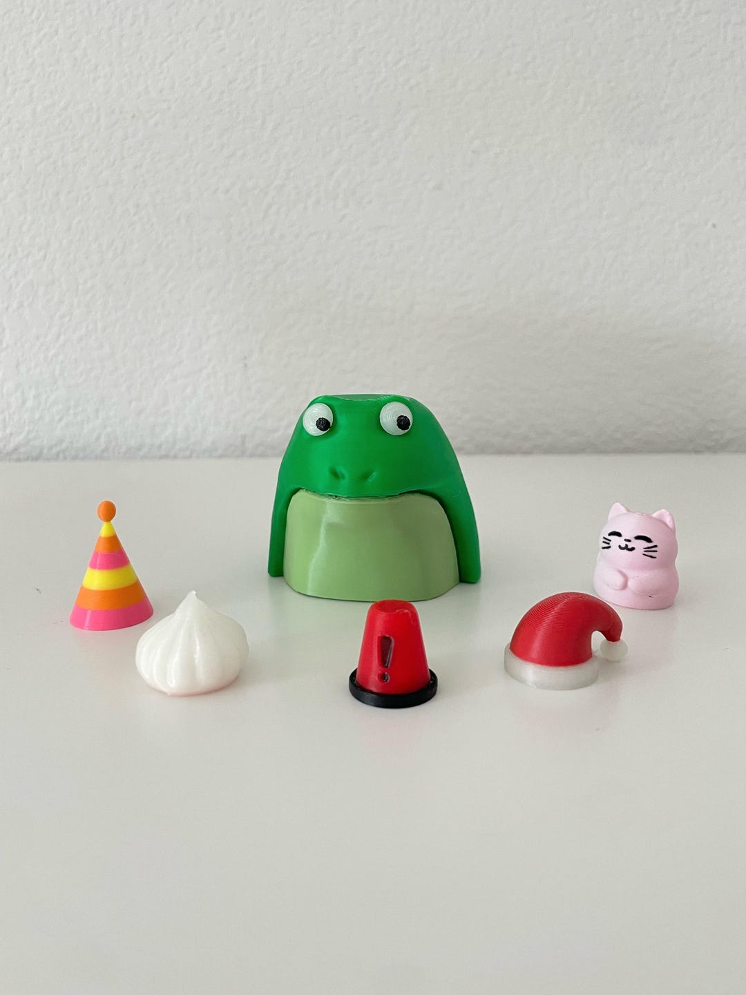 Bufo the Frog Desk Buddy – 3D Printed Toy With Swappable Magnetic Hats ...