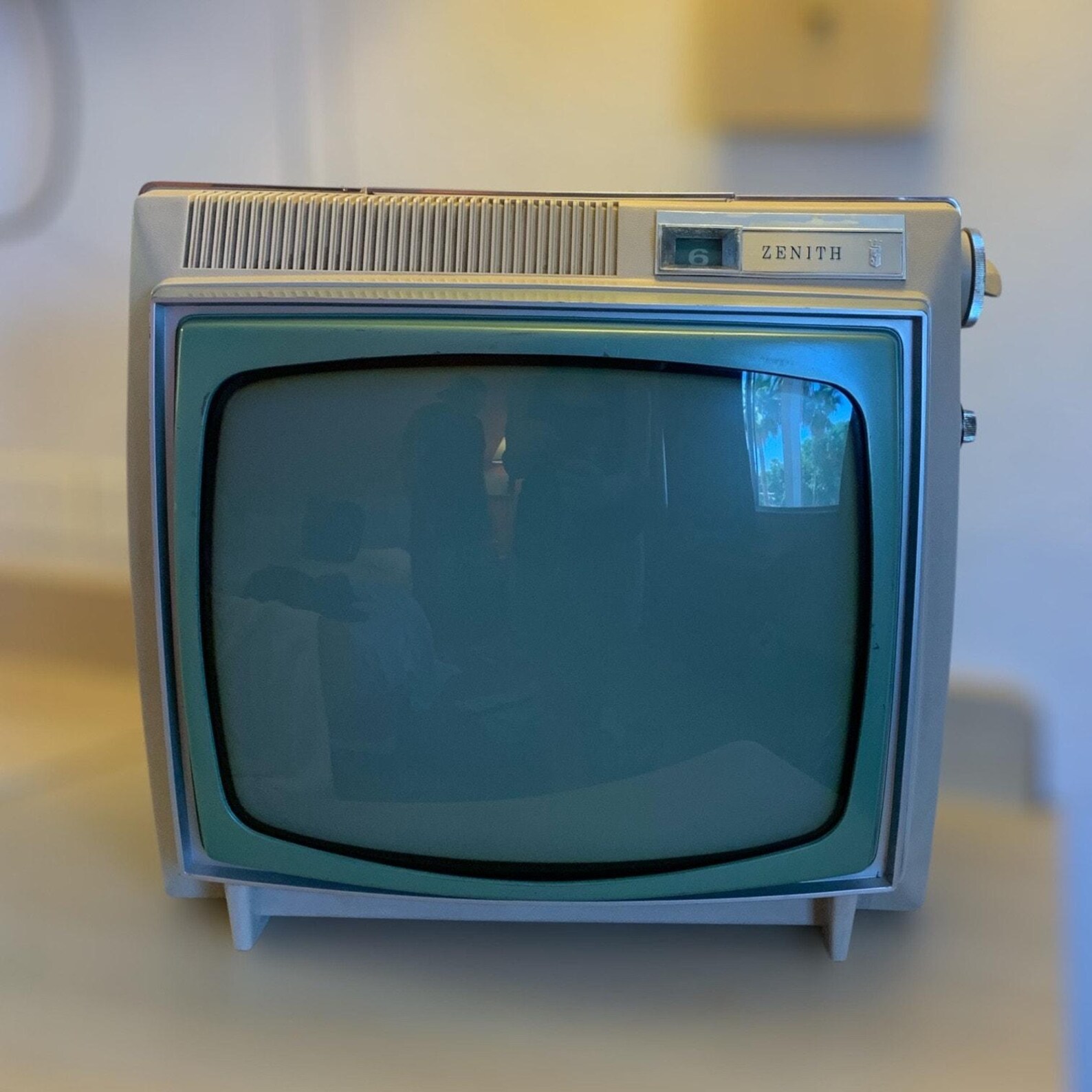 Vintage 1960s Zenith B&W Portable CRT TV Model K1620 Atomic MCM ...