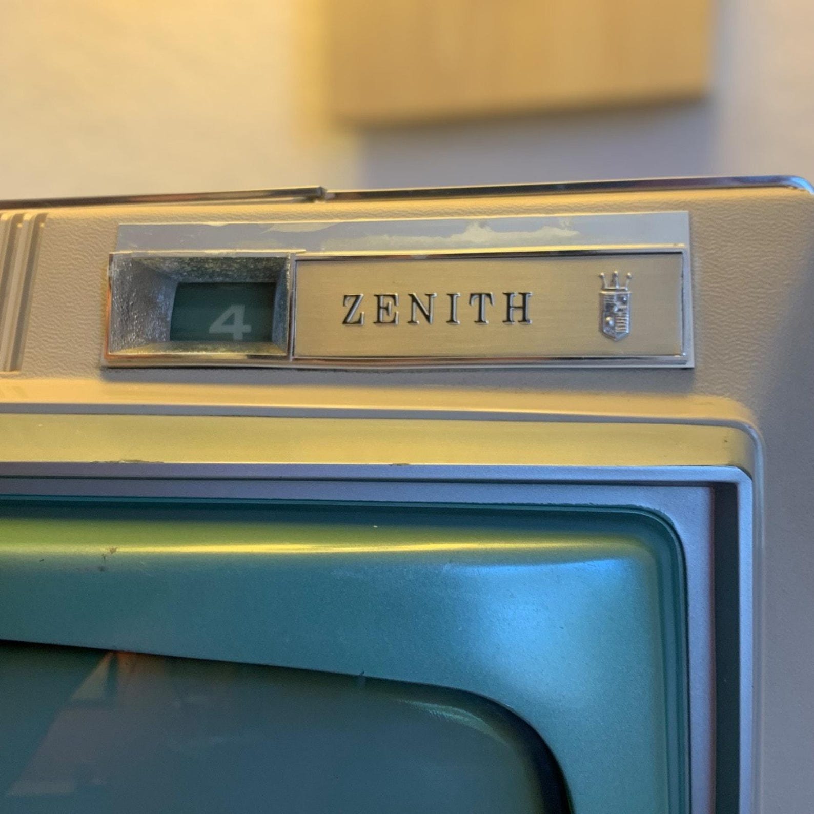 Vintage 1960s Zenith B&W Portable CRT TV Model K1620 Atomic MCM ...