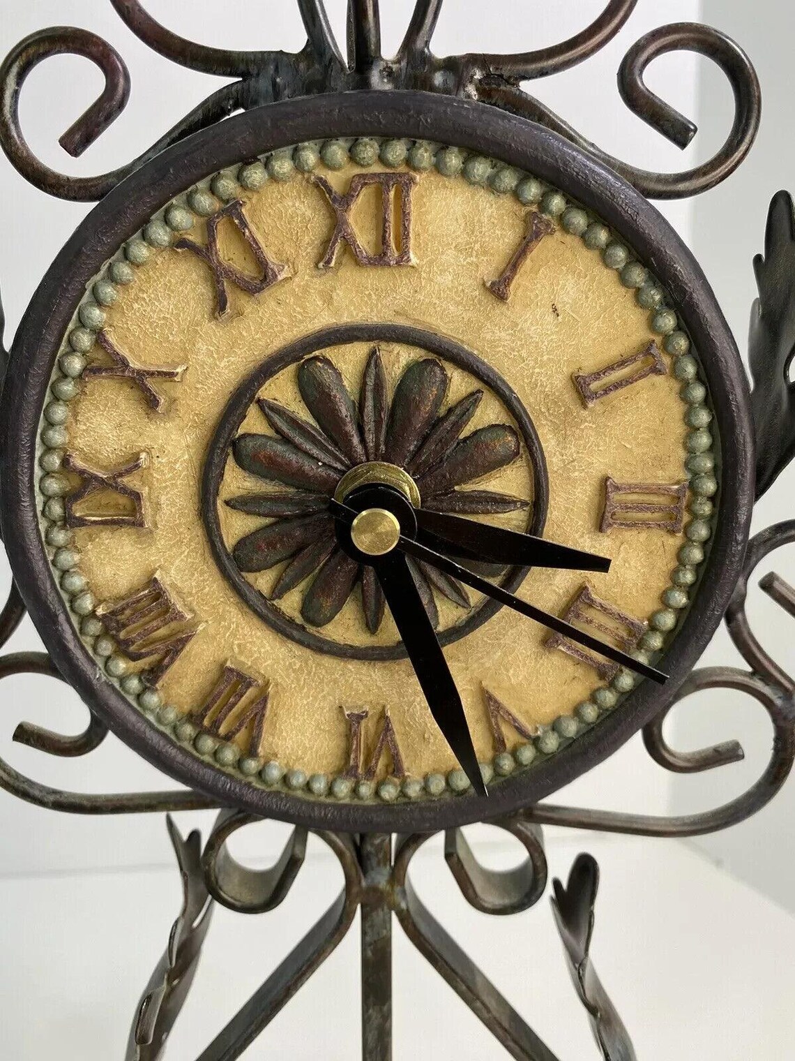 Standing Quartz Mantel / Shelf Clock Metal Antique Style Edinburgh ...