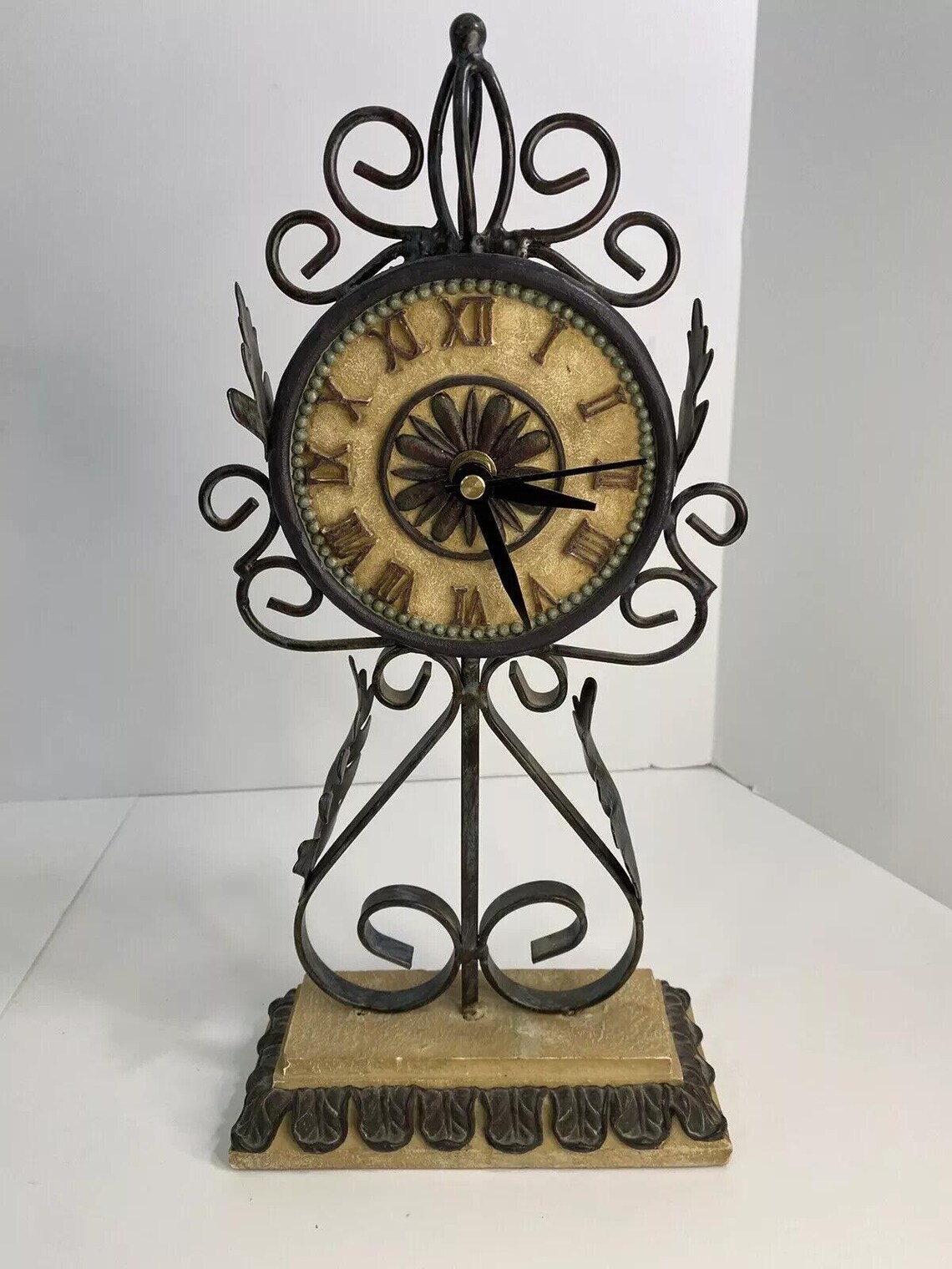 Standing Quartz Mantel / Shelf Clock Metal Antique Style Edinburgh ...