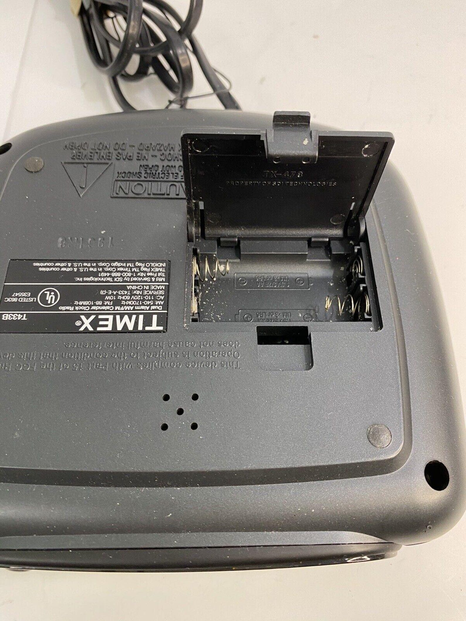 Timex Indiglo Clock Radio T433B Dual Alarm FM/AM Calendar Night Light ...